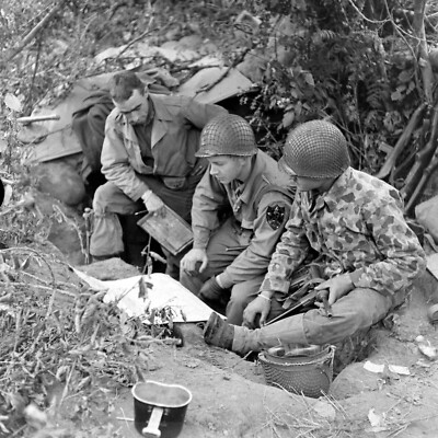 WW2 WWII Photo World War Two / US Army Soldiers in Action Normandy July ...