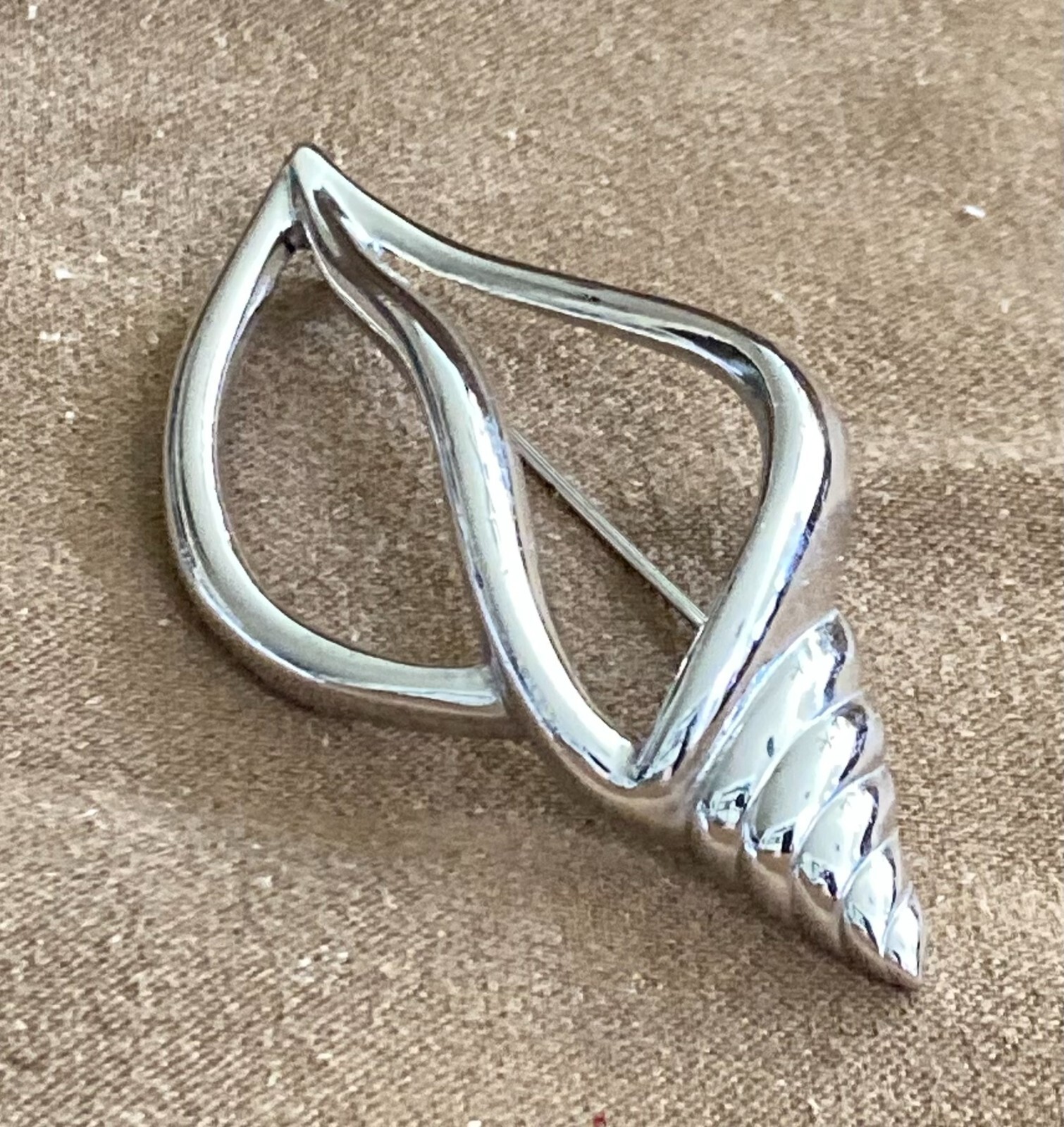 Vintage Trifari Conch Shell Brooch Pin Silver Tone Ou… - Gem