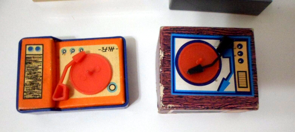 VTG DOLL ACCESSORY RECORD PLAYER TV RADIO CARDBOARD PLASTIC KEN BARBIE ...