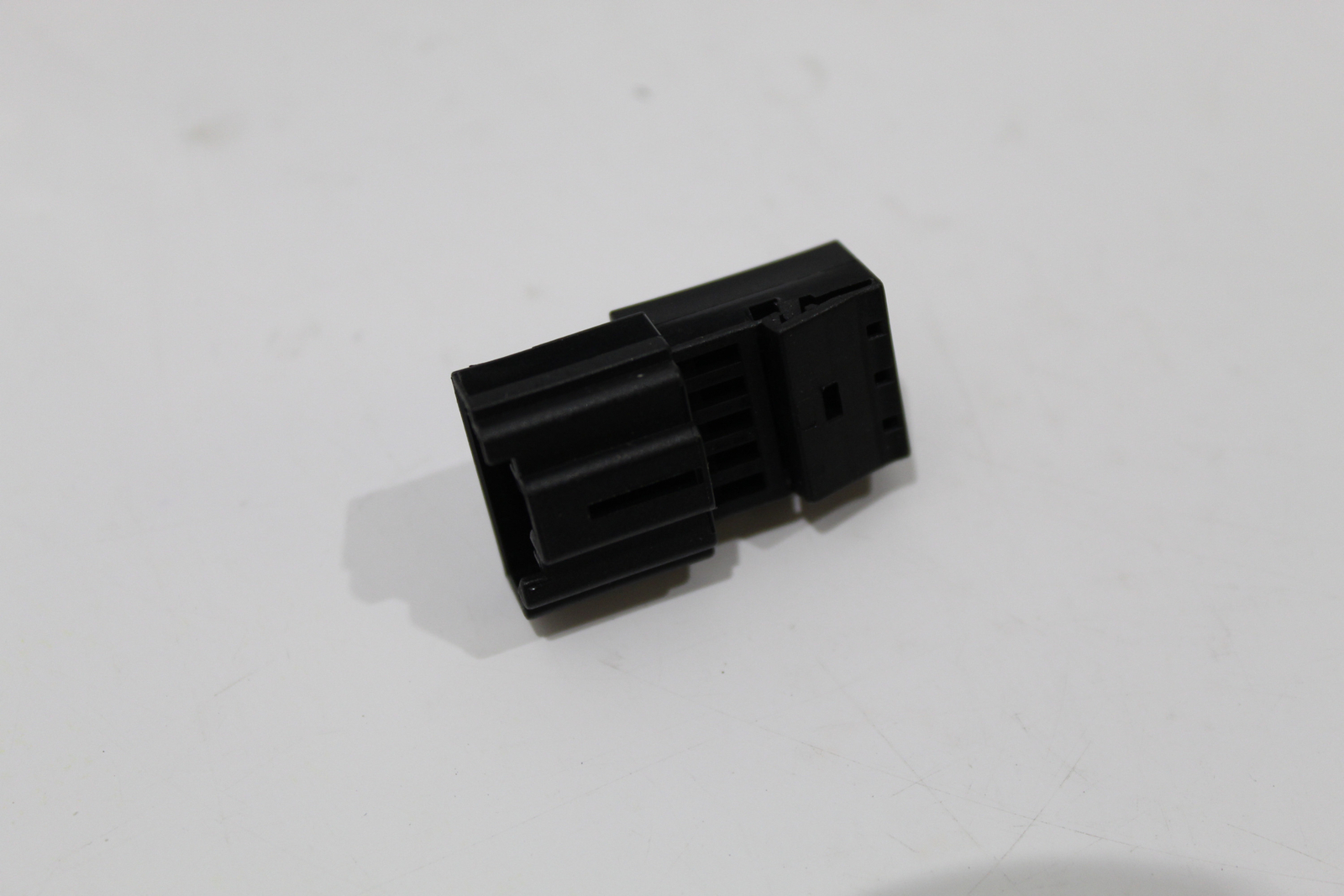 VW Passat 3G B8 Wiring Connector Housing 5 Pin New 8R0973705 | eBay