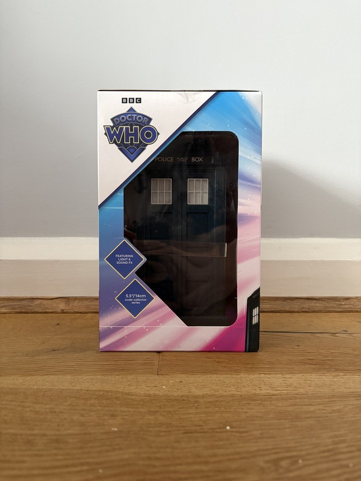Doctor Who Figure FIFTEENTH DOCTOR ELECTRONIC TARDIS (B&M Set) [2025 ...