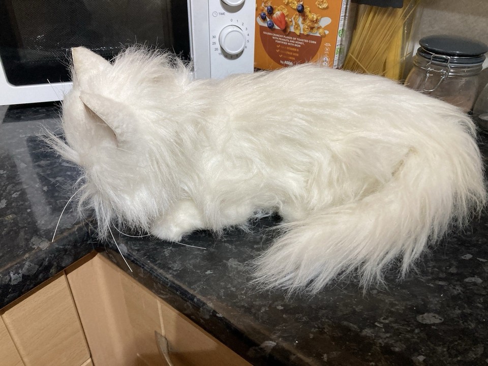 Tiger 2002 Fur Real Friends Animated Life-Size White Fluffy Persian Cat ...