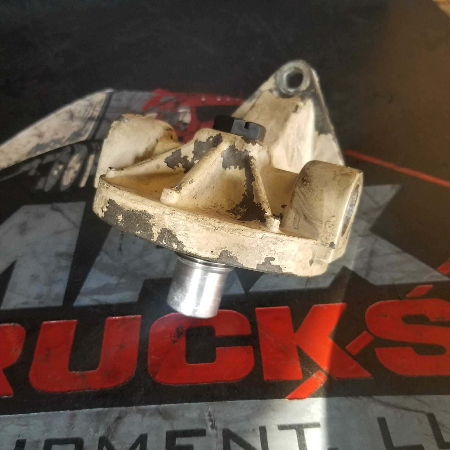 2005 CUMMINS ISX 400ST FUEL FILTER HEAD / BASE ALUMINUM PART NUM ...