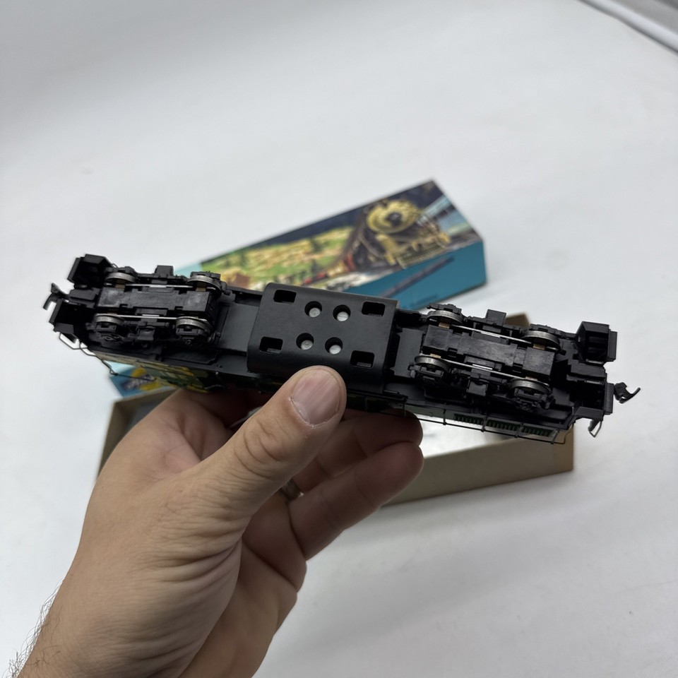 Athearn HO Scale GP38-2 Powered MKT #321 Diesel Locomotive Working ...