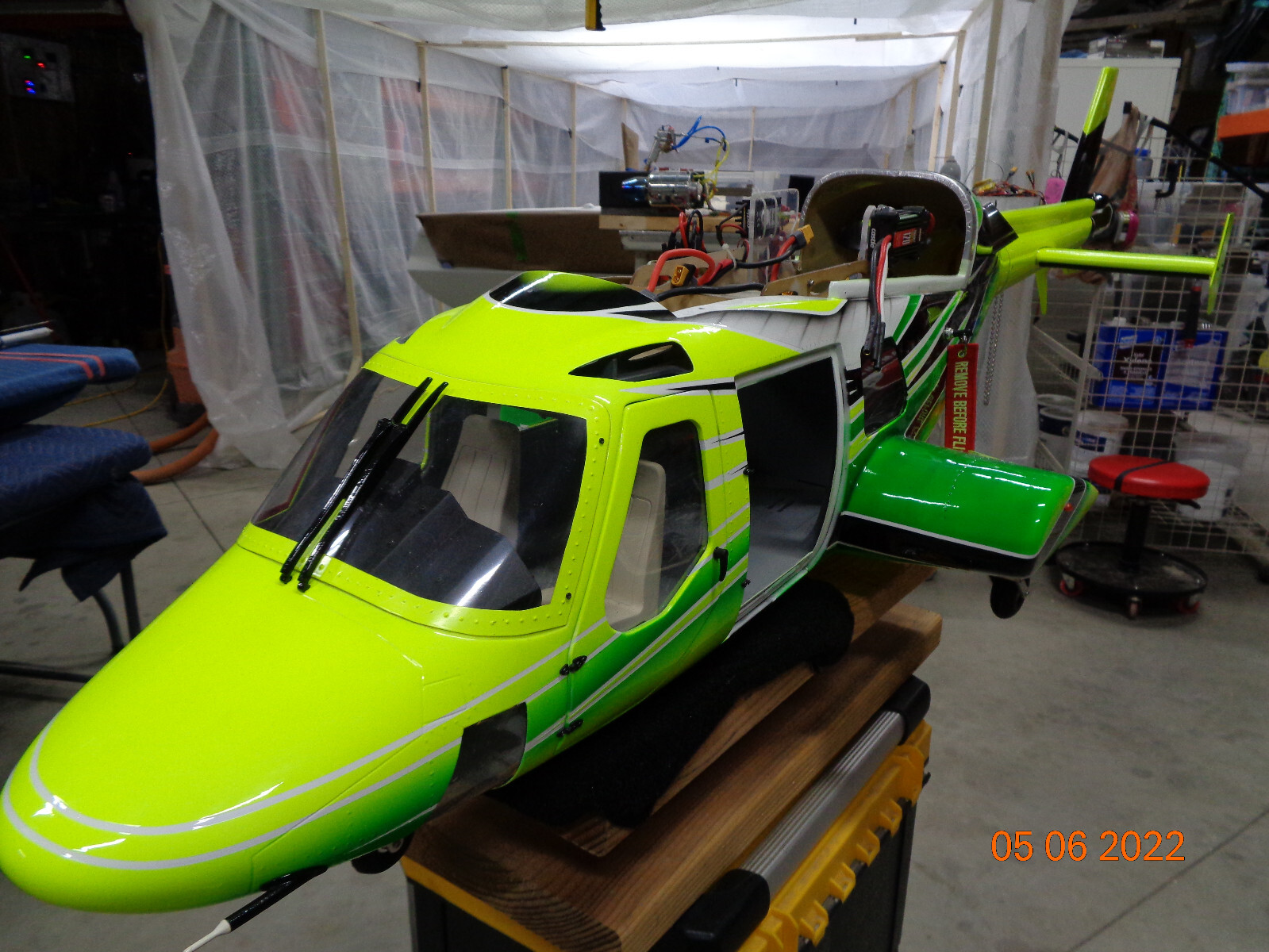 Bell 222 RC Helicopter Roban 800 Scale 1 rough landing damage (read ...