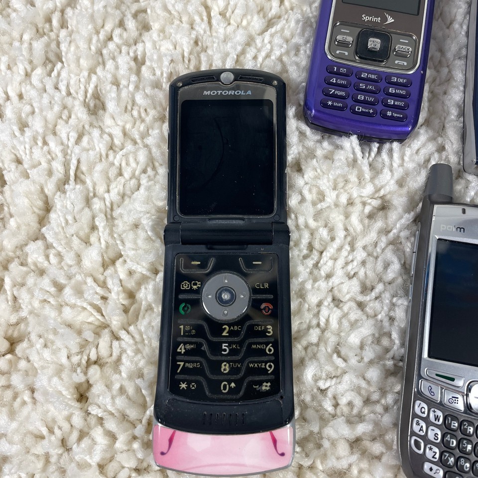 Mixed Lot of 4 Cell Phones Y2K Motorola RazR Samsung Nokia Palm FOR ...