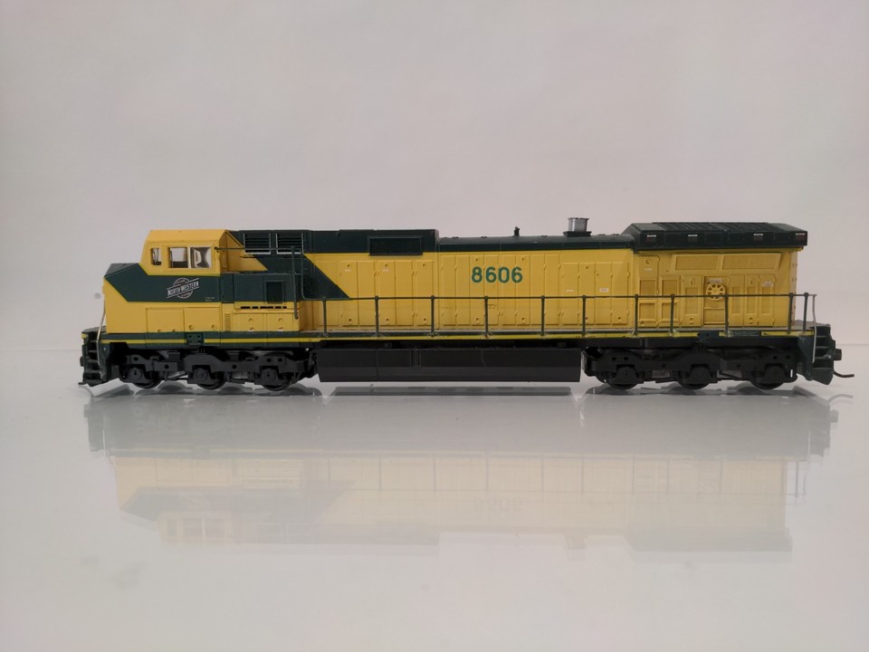 DUMMY HO Athearn CNW Chicago & North Western GE C44-9W Dash 9-44CW ...