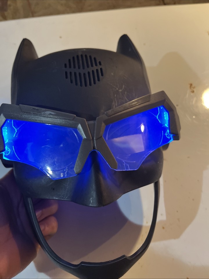 2017 DC Comics Batman Talking Voice Changer Mask w/ Lights & Sounds ...