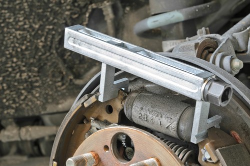 Drum Brake Shoe Spreader Tool ( No need to remove shoes to replace ...