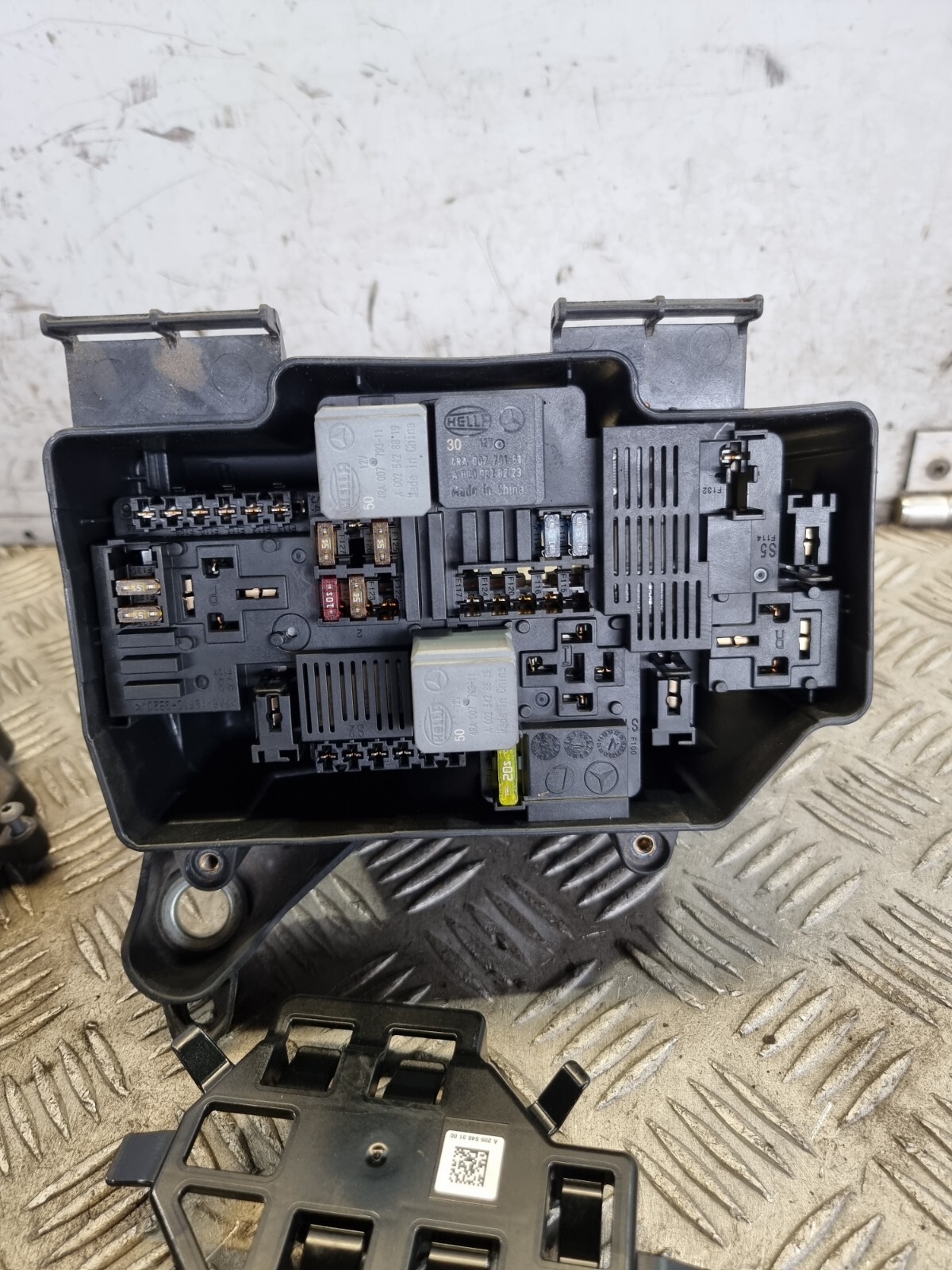MERCEDES E220 FUSE RELAY BOX 2055402428 W213 2.0 2018 | eBay UK