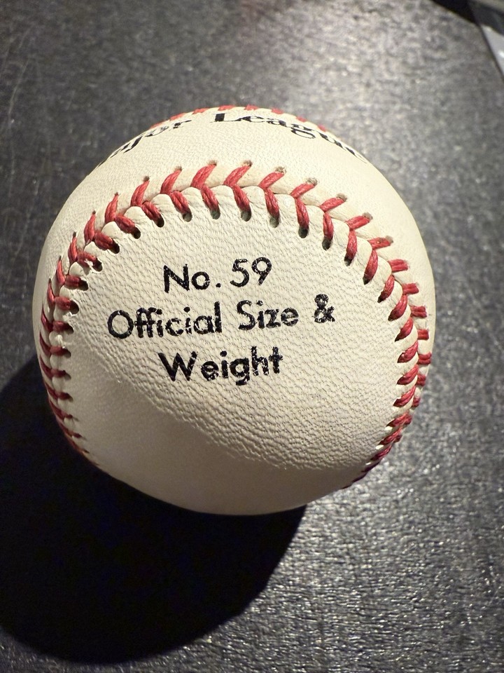 Roger Maris Single Signed Baseball Beckett Authenticated Very Bold ...