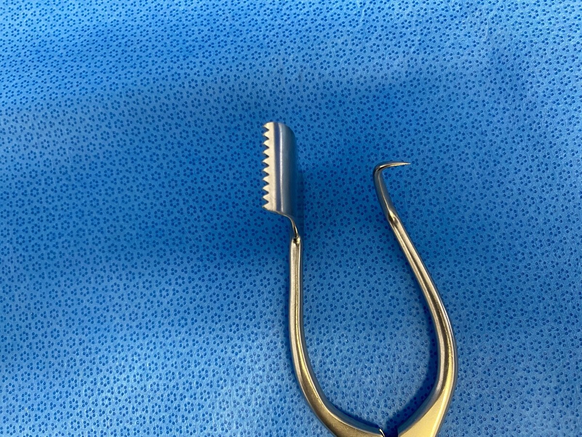 Codman Lighted Retractors | Shelly Lighting