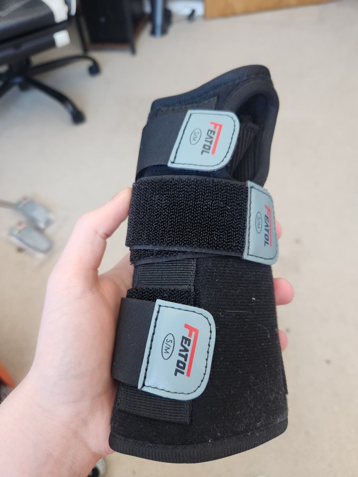 Bowling Wrist Brace splint support relieve pain for all Sports | eBay