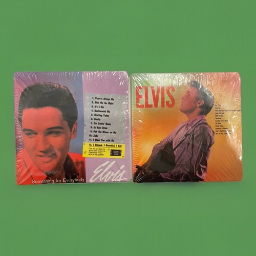 RARE LOT OF 18 VINTAGE ELVIS ITEMS CHECKBOOK CASE, MUSIC BOX, PINS ...