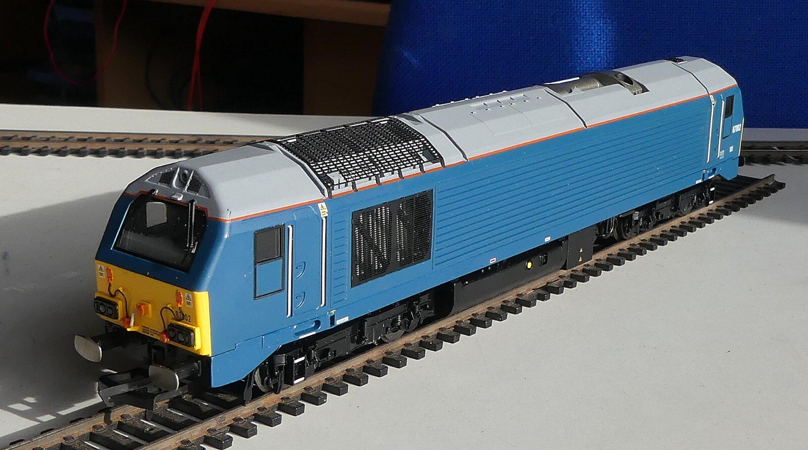 Hornby R3183 BR Class 67 67002 in Arriva Trains Blue Livery. Excellent+ ...