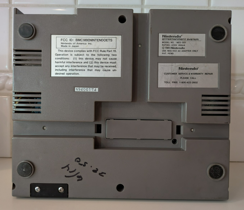 1985 Nintendo NES Console-Powers On, but Screen is a Color Only,Unknown ...