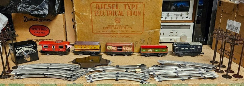 BEAUTIFUL SET OF 5 VINTAGE MARX TIN TRAINS + TRACKS TRANSFORMER AND BOX ...