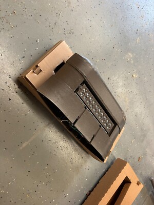 CREE The Edge Square Series Luminare Flood (SEC-EDG-3M-WM-02-E-UL-SV ...