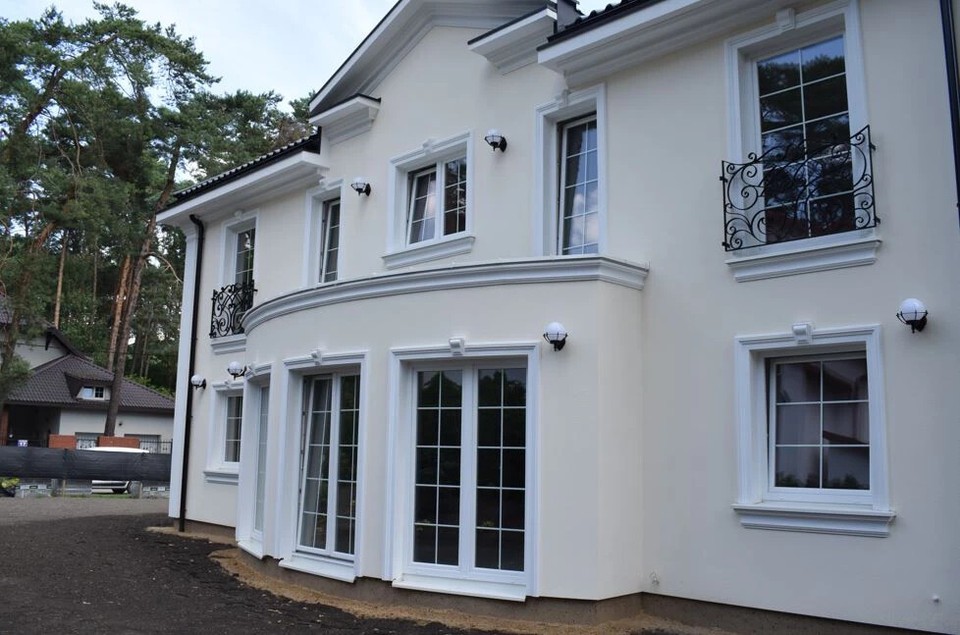 Exterior Coving Cornice Outside Above the Window Mouldings Home Decor ...