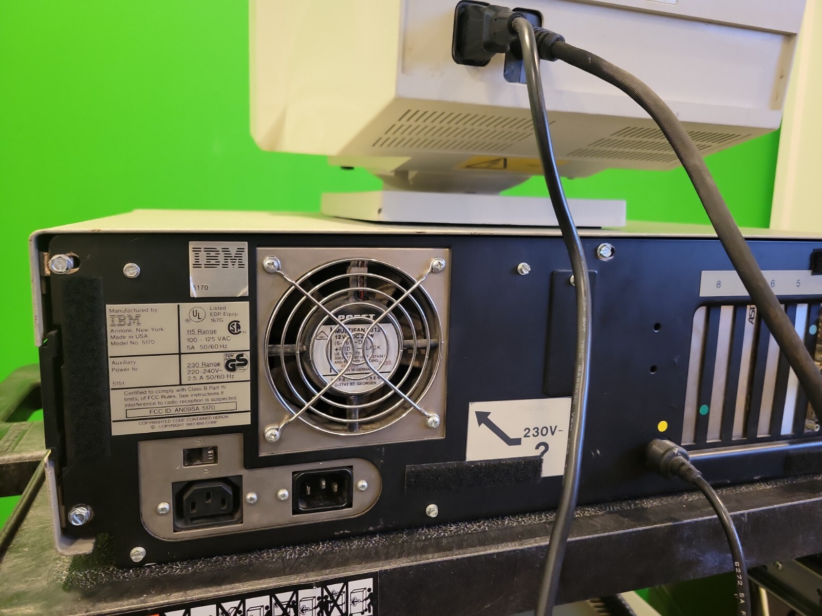 Vintage 1985 IBM AT 5170 VGA, 1.5MB RAM, 1.2MB FDD, 20 MFM HDD, 101 KEY ...