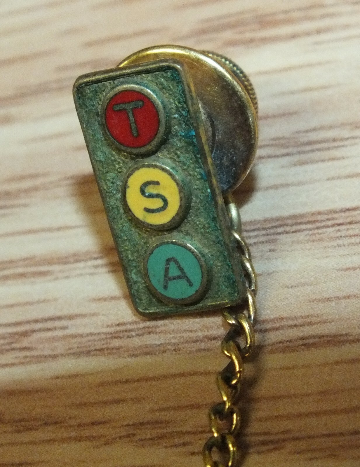 TSA Red Yellow Green & Gold Tone Traffic Light Collectible Pin / Lapel ...
