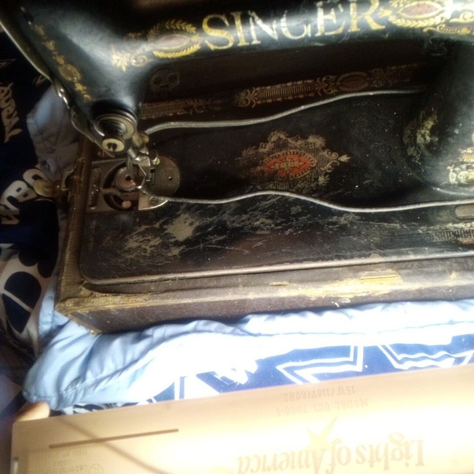 Vintage Singer Sewing Machine 66-1 Red-eye Series | eBay