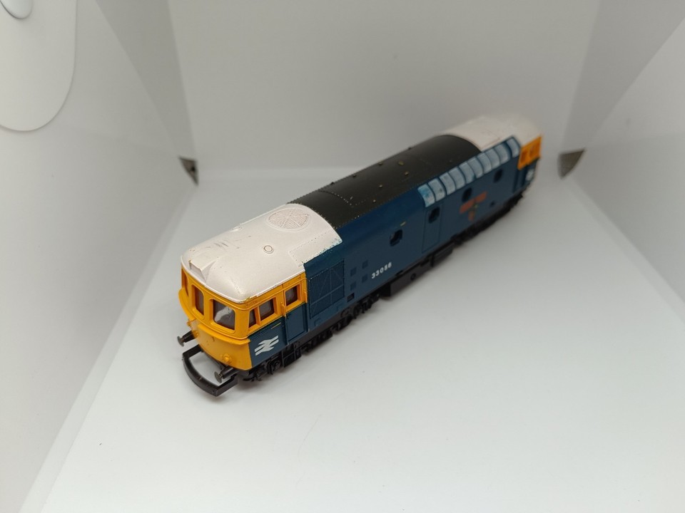 LIMA CLASS 33 056 THE BURMA STAR OO GAUGE | eBay UK