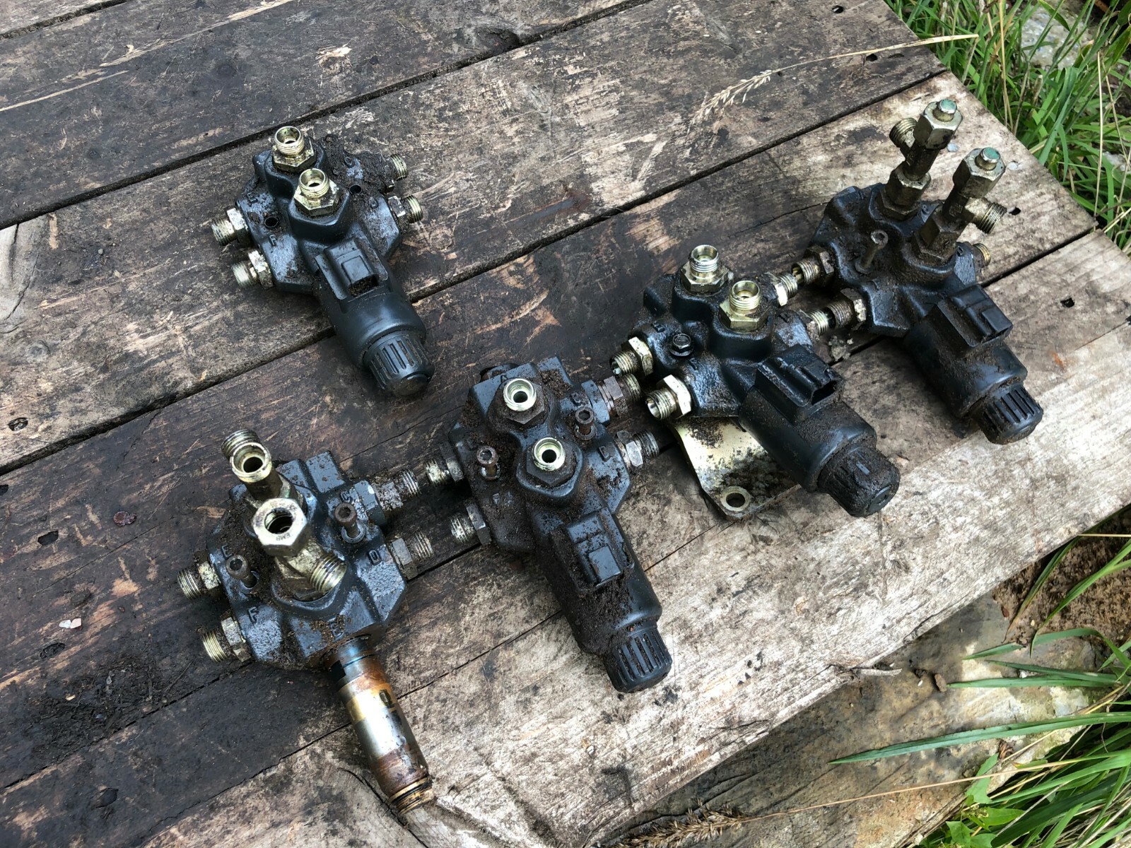 C105 Volvo EC15B Mini Digger Hydraulic Control Valve block (Spare parts ...