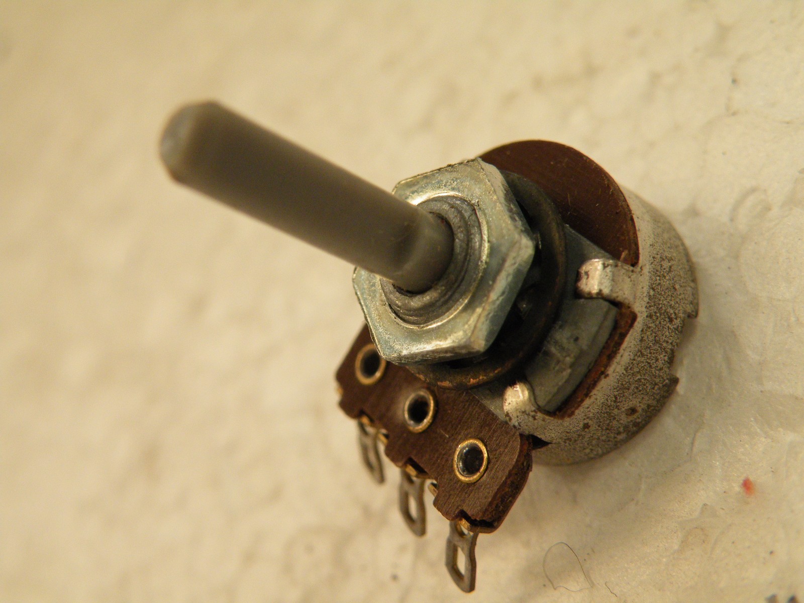 Egen 16mm Mini Potentiometer 2k2 Lin Mono 4mm spindle with D flat CA52 ...