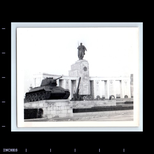 Old Vintage Photo WORLD WAR II SOVIET MEMORIAL RUSSIAN T-34 TANK BERLIN ...