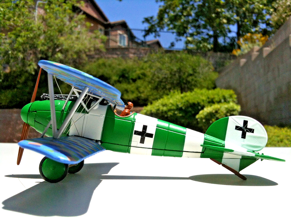 Corgi Albatros D.V Fighter Helmut Dilthey, Lille, France, July 1918 1: ...