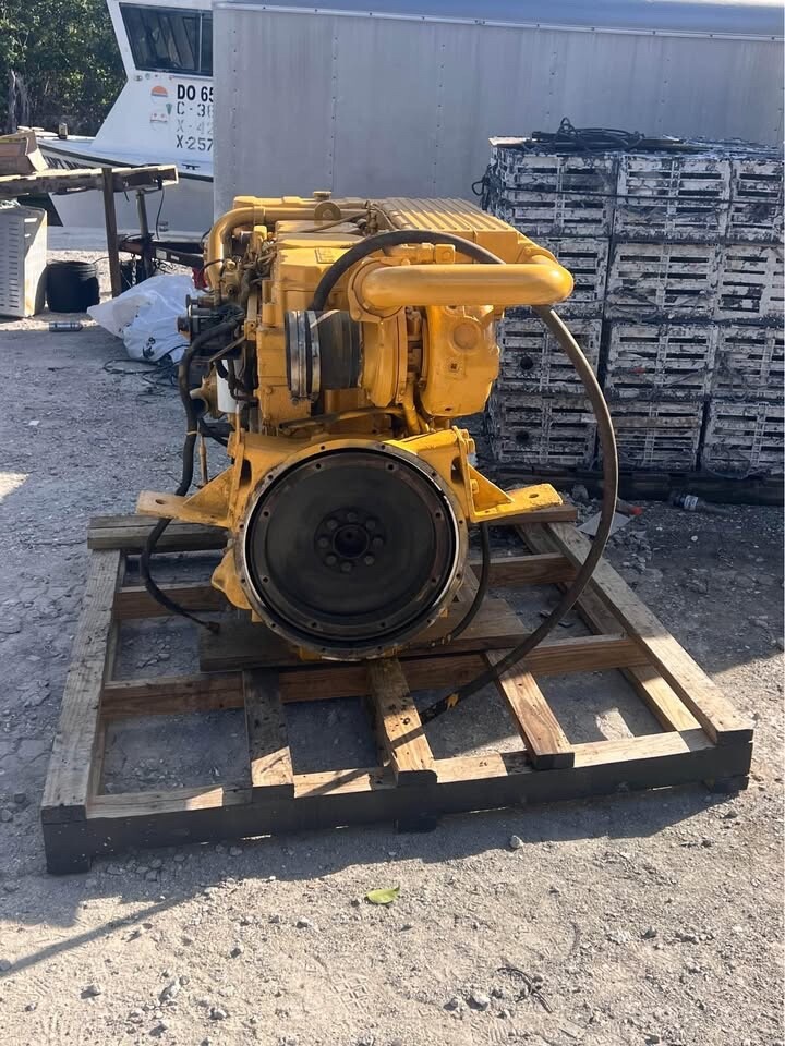 Caterpillar (CAT) 3196 Marine Diesel Engine 660 HP Bobtail Running take ...