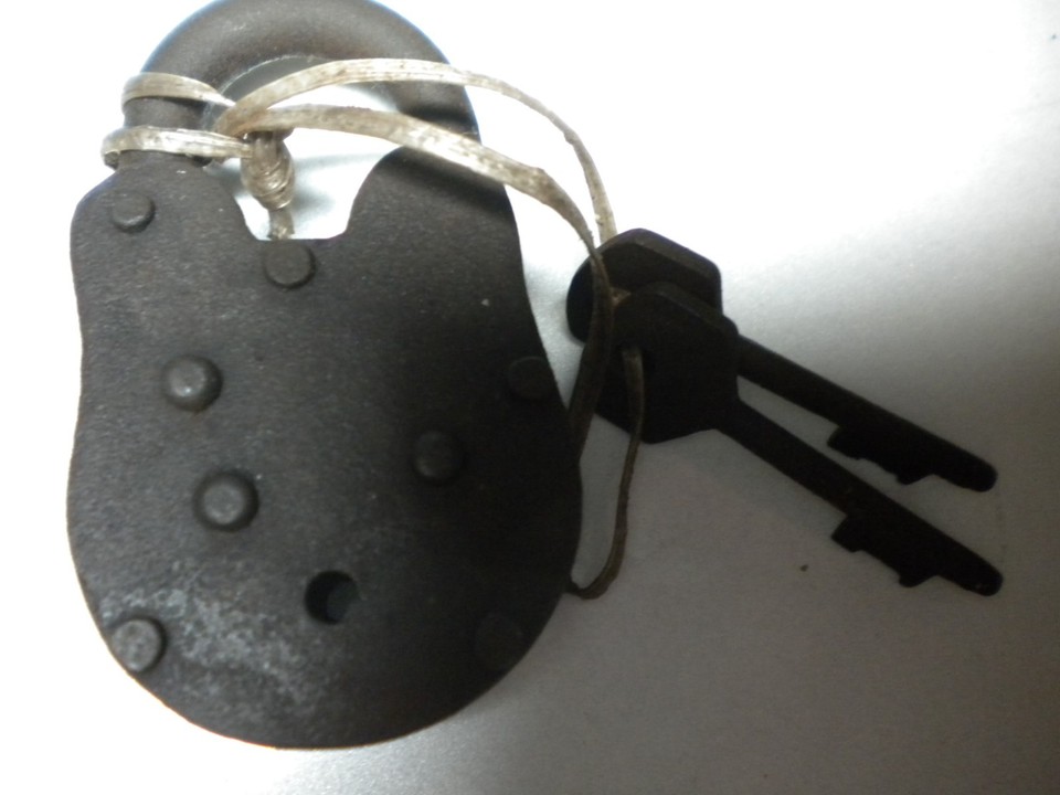 Large Colt Padlock Lock with 2 Keys | eBay