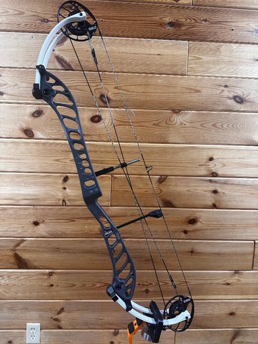 PERFECT PSE Dominator Duo 38 SE2 RH CHARCOAL WHITE 60# Target Bow TUNED ...