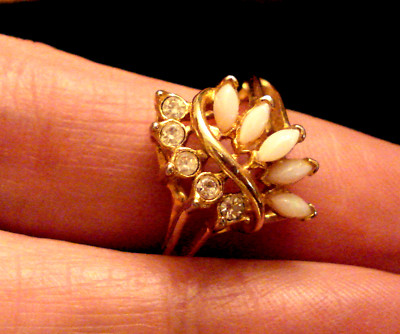 UNCAS OPAL RHINESTONE COCKTAIL RING Gold Tone U w/ arrow mark size 8 | eBay