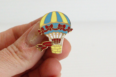 HOT AIR BALLOON PIN, balloon with ribbons, colorful pin, Metal pin ...