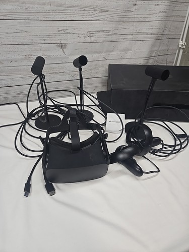 Oculus Rift PC-Powered VR Gaming Headset Black Controllers 3 Sensors ...