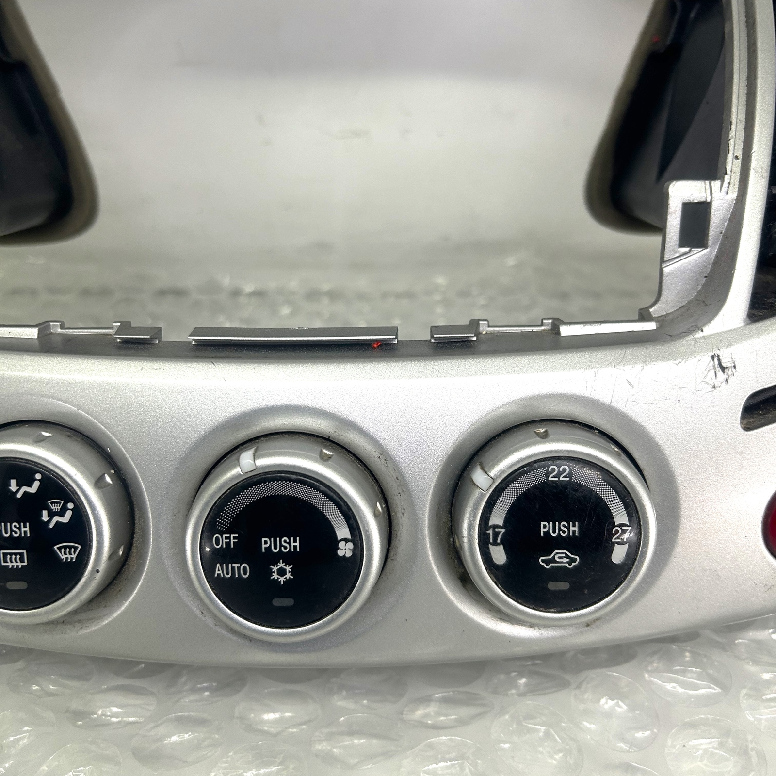 CENTRE INSTRUMENT PANEL AND HEATER CONTROLS L200 KB4T Series 4 2.5 DiD ...