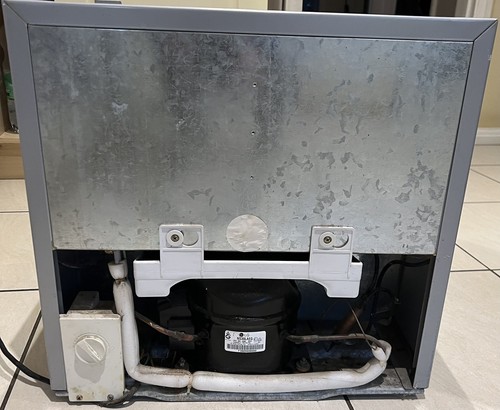 Stella Artois Huskey Home Chiller Mini Fridge HC40 50L Silver. Fully ...