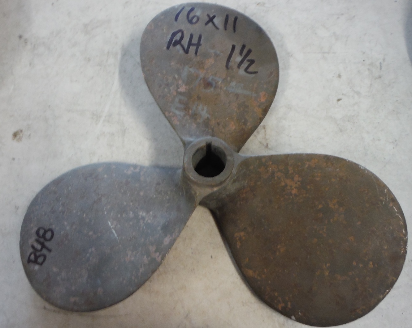 16 X 11 BRONZE 3 Blade RH Propeller 1-1/2” Bore Prop Inboard Wheel ...