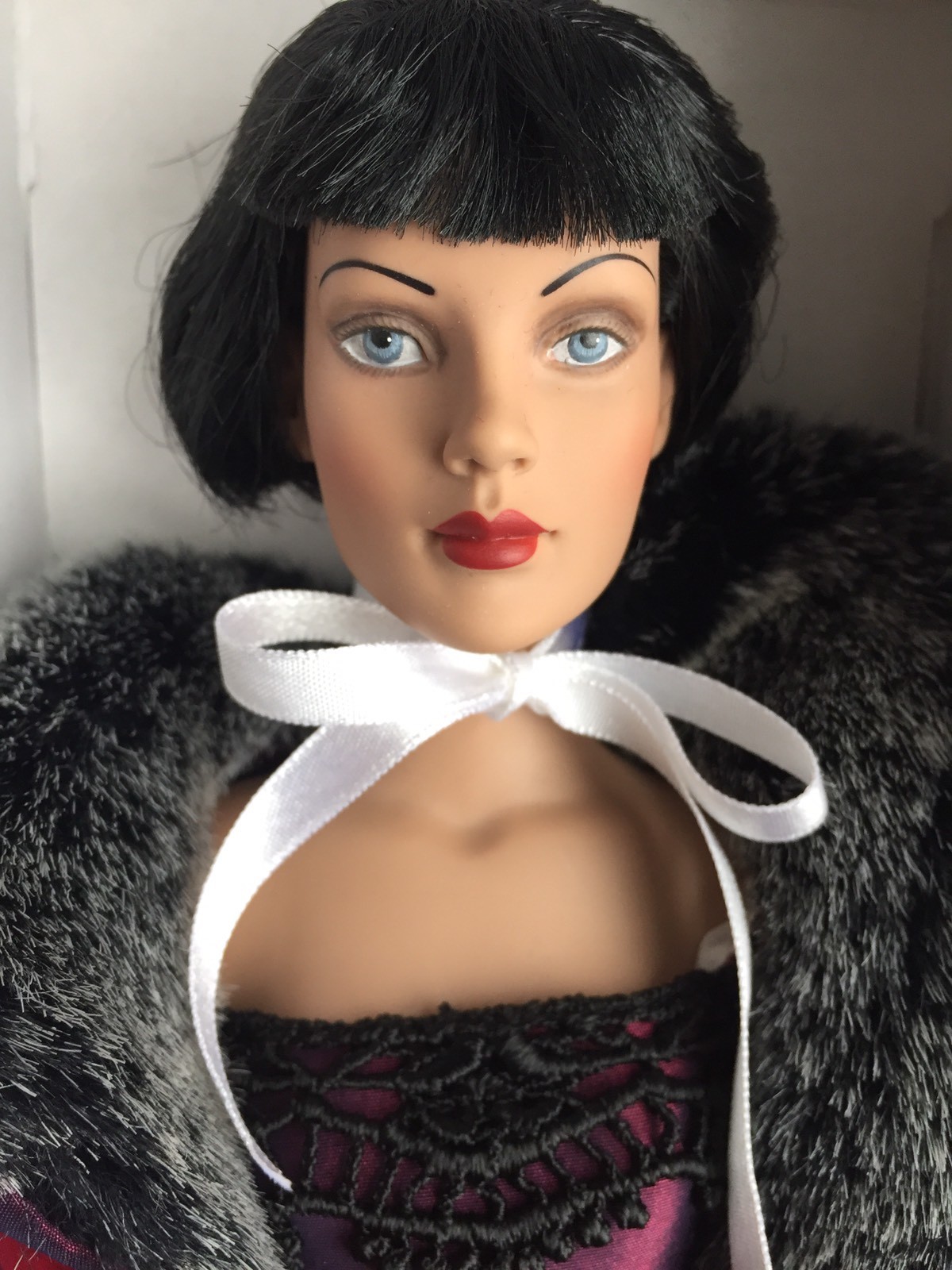 Tonner Tyler 16" 2003 CHICAGO VELMA KELLY COURT ROOM Fashion Doll NRFB ...
