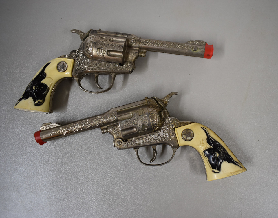 PAIR VINTAGE HUBLEY " TEXAN JR " CAP GUN PISTOLS | eBay