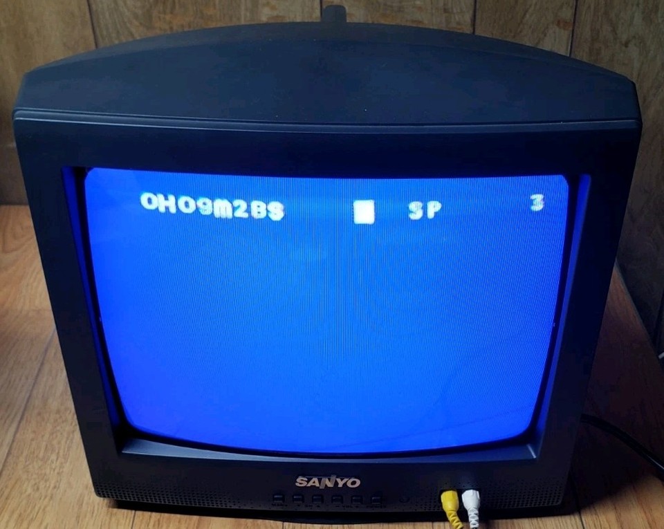 Sanyo 13" CRT Retro Gaming Color TV A/V Input With Remote Model DS13330 ...
