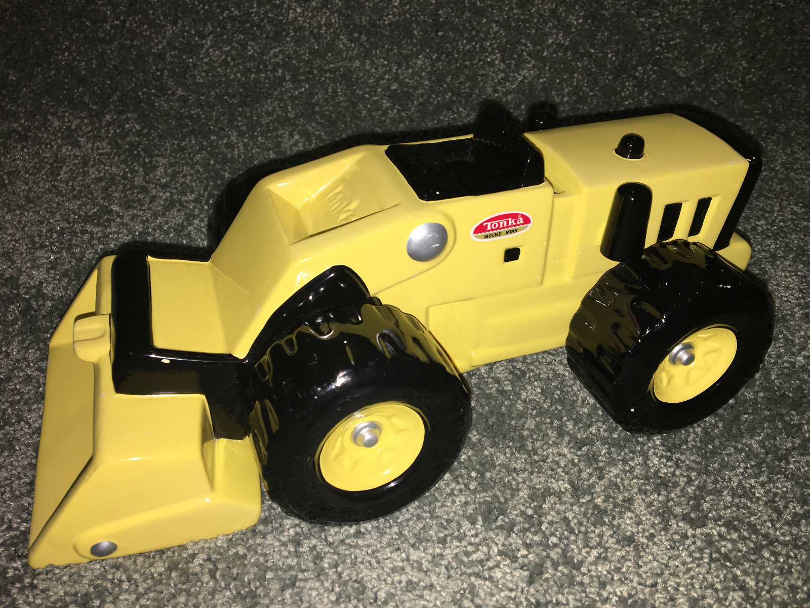 TONKA TOYS TRACTOR Coin PIGGY BANK Ceramic Figurine VINTAGE 2000 Hasbro ...