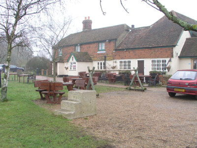 Photo 6x4 Horse-friendly pub Forest Green/TQ1241 The Parrot not only ...