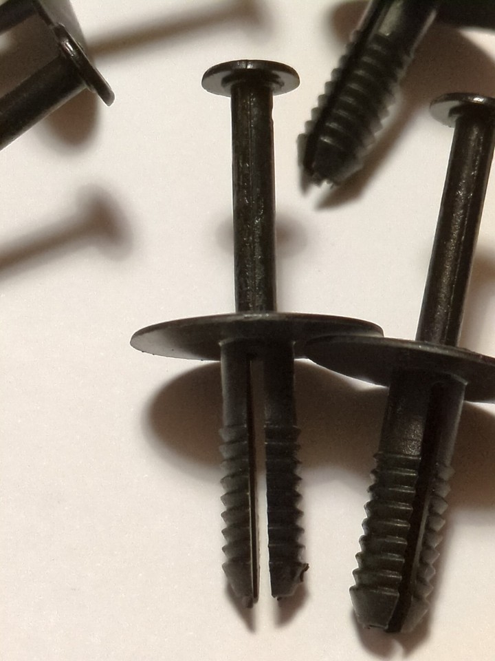 10 x Genuine GM Plastic Expansion Rivets Trim Bumper Moulding Clips ...