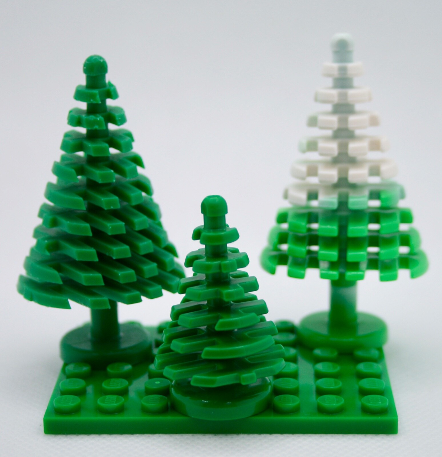 Lego New Green Small and LargePine Tree Bright Green Pine w/ White Snow ...