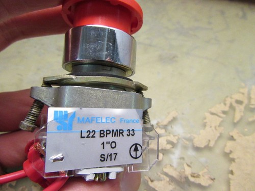 Mafelec L22 BPMR 33 push/pull switch 1" E stop emergency L22BPMR33 ...