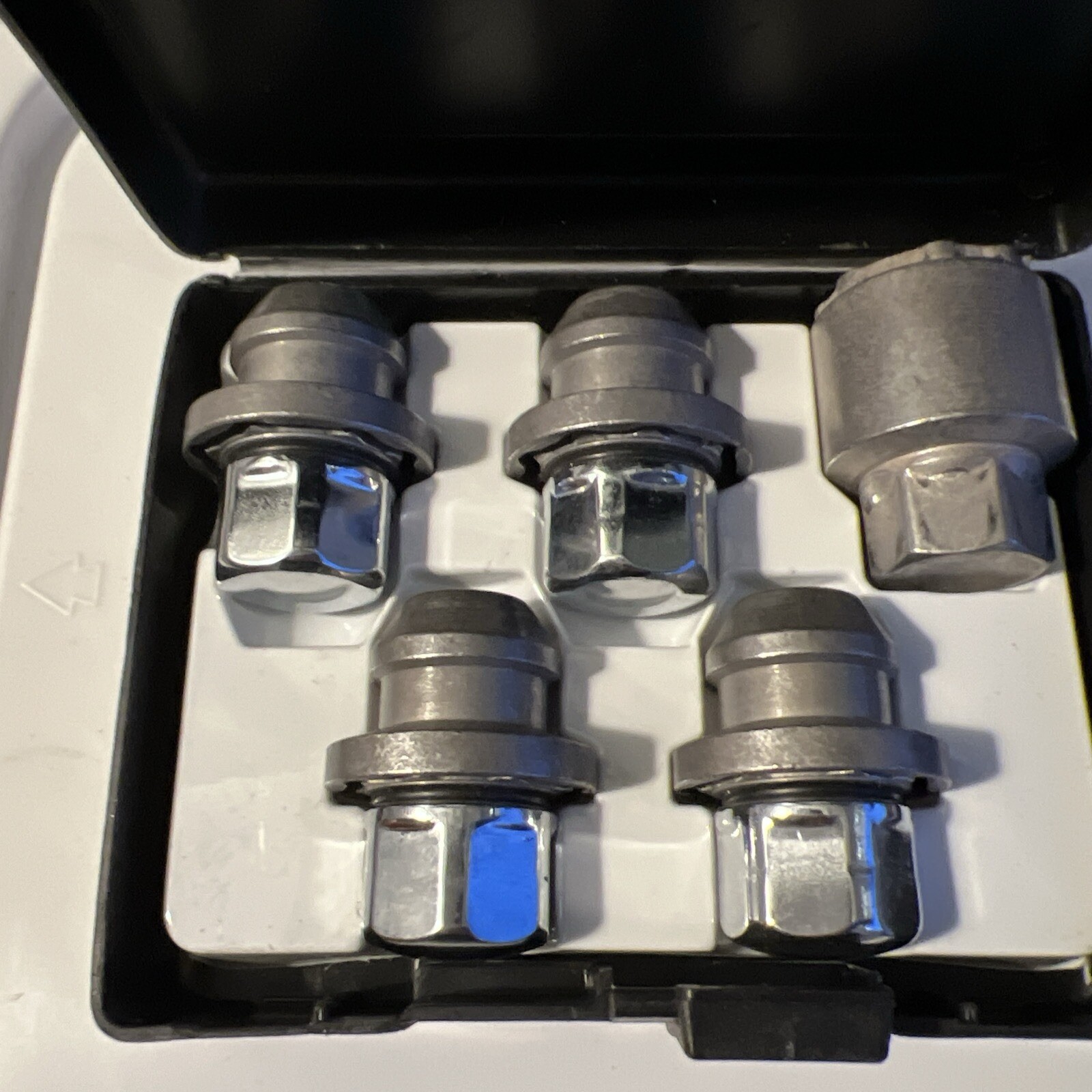 2007-2014 GM Escalade Suburban Tahoe Yukon Wheel Locks Key | 12498076 ...