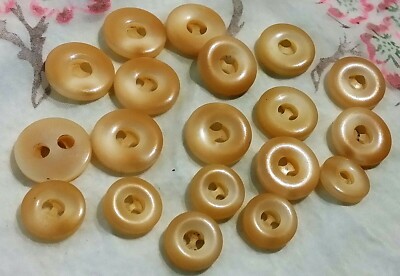 LOT 90 ANCIENS BOUTONS GALALITHE TON ORANGE CLAIR 20 mm - 18 mm - 15 mm ...